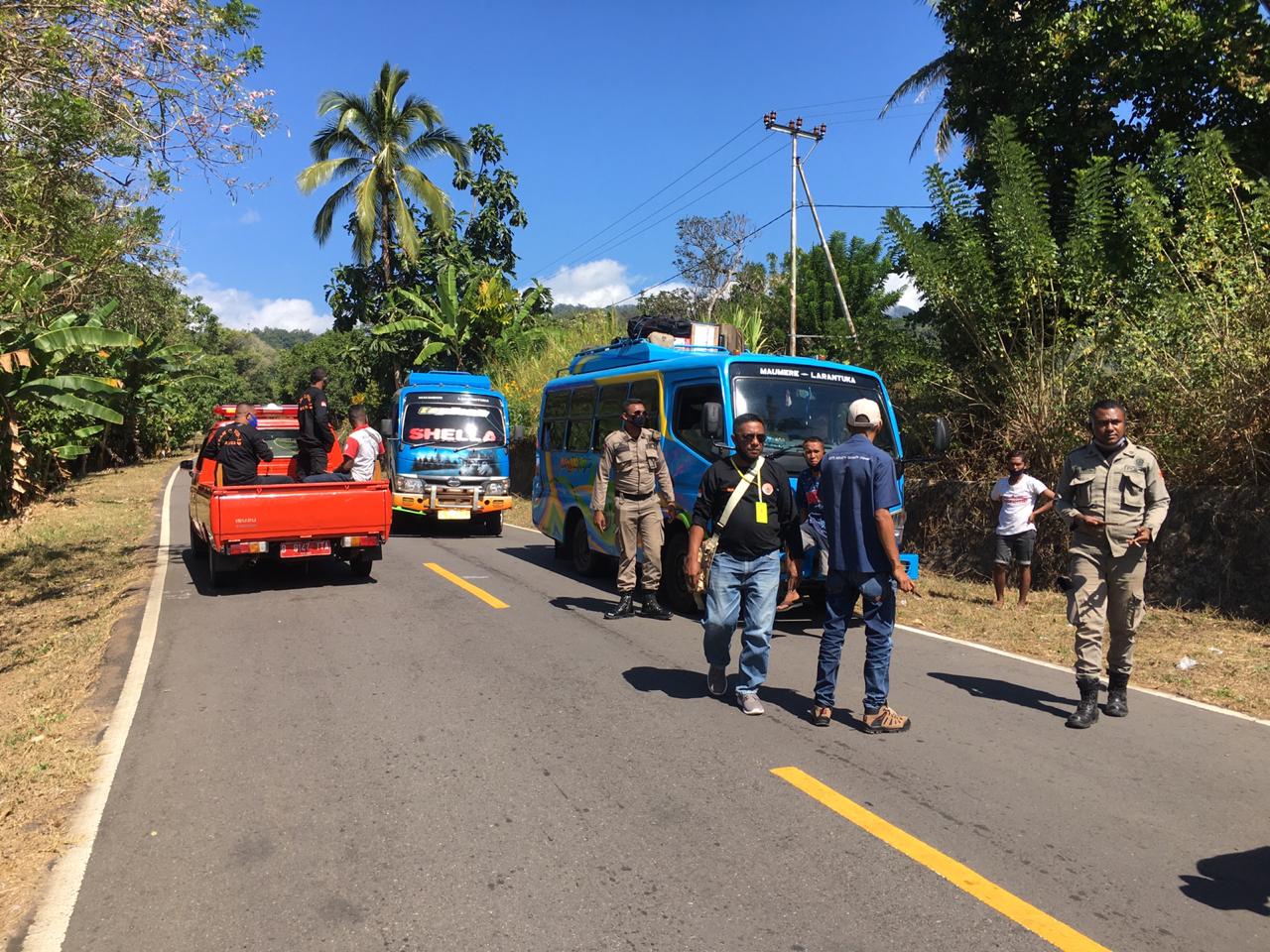 Dijemput Tim Covid 19 Sikka, Penumpang KM Sirimau Keburu Naik Bus, Tim ...