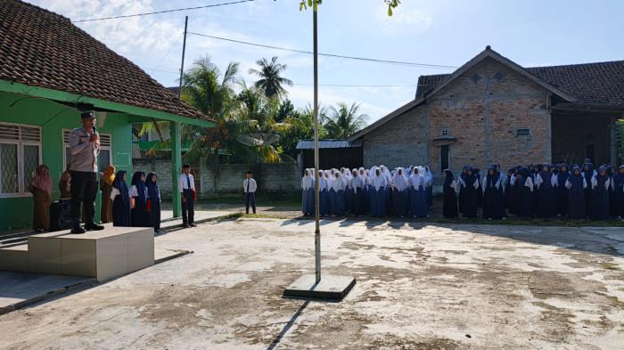 Police Goes to School di SMK Al-Hikmah Istiqomah, Kanit Binmas Imbau ...