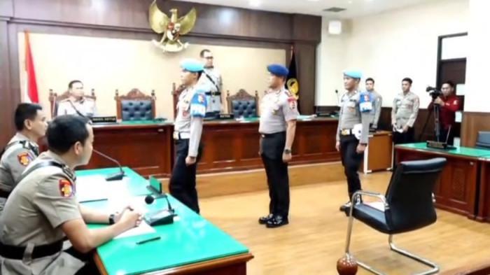 Kompol Cosmas Jalani Sidang Kode Etik Kasus Rantis Brimob Lindas Driver Ojol - Tribunlampung.co.id