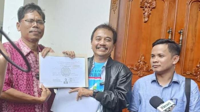 Roy Suryo Klaim Temukan Kejanggalan di Salinan Ijazah Jokowi dari KPU - Halaman 2 ...