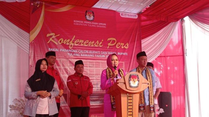 Pasangan Winarti dan Reynata Daftar ke KPU Pilkada Tulangbawang ...