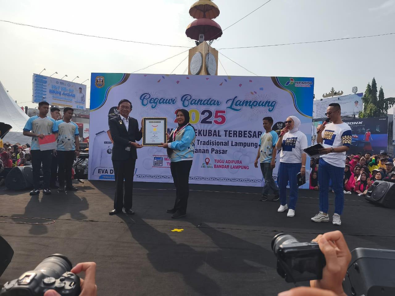 Kisah di Balik Pembuatan Sekubal Terbesar yang Pecahkan Rekor MURI ...