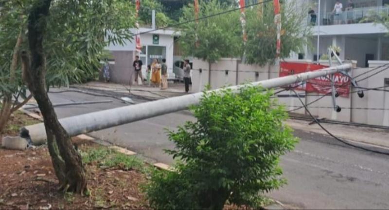 Petugas Kebersihan Tewas Tertimpa Tiang Listrik, Sosoknya Tulang Punggung Keluarga ...