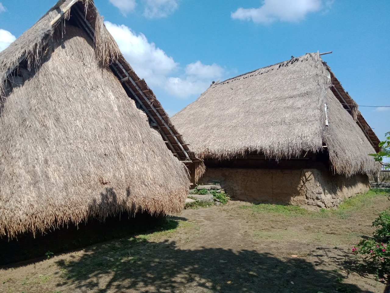 Mengenal Bale Beleq, Rumah Adat di Desa Karang Bayan, Sudah Ada sejak ...
