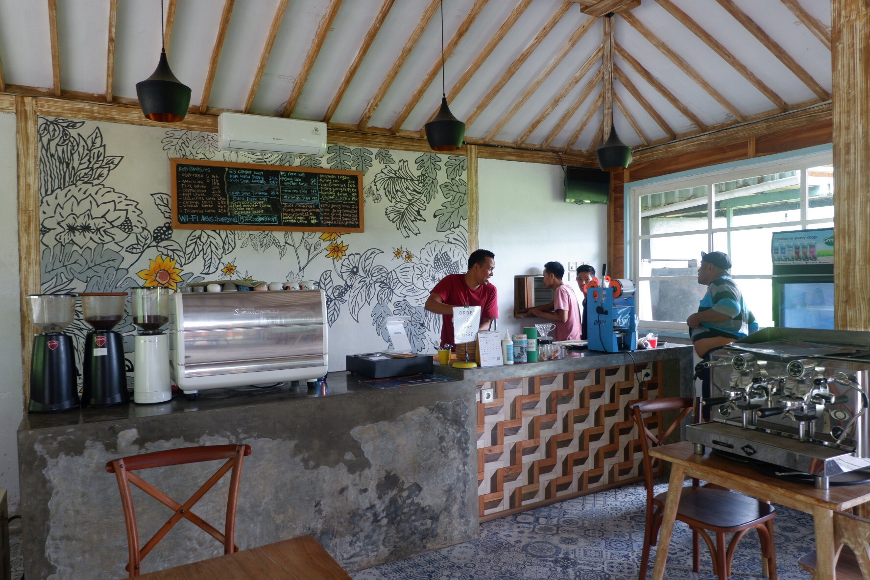 Sedjiwa, Cafe yang Tawarkan Pemandangan Sawah dan Pegunungan dengan ...