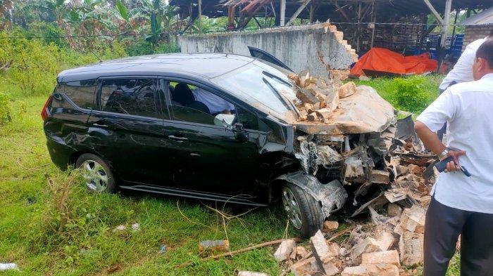 BREAKING NEWS : Xpander Ringsek Bagian Depan Setelah Tabrak Sepeda Revo ...