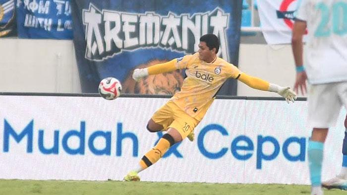 Debut Gemilang, Adi Satryo Tampil Heroik dan Bawa Arema FC Menang Besar ...