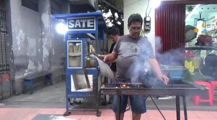 Tukang Sate di Jember Nabung Rp30 Ribu per Hari Sejak 1998, Tahun Ini ...