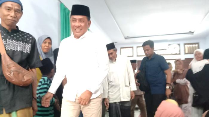 Ketua MK RI 2013-2015 Hamdan Zoelva Pikul Keranda Jenazah Ayah, Salama ...