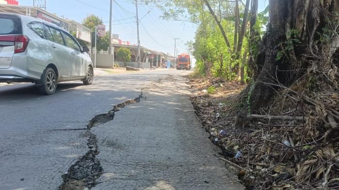 Ruas Jalan Lintasan Truk Tambang di Moncongloe Maros Mulai Rusak - Tribun-timur.com