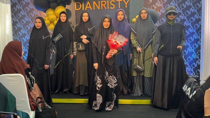 Cantiknya Koleksi Syari Desainer Dian Risty, Kini Buka Outlet di Jl ...