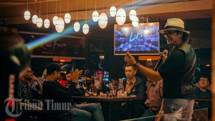 Vokalis Andy /rif Menghibur Penggemarnya dalam Event Rock Fusion di ...