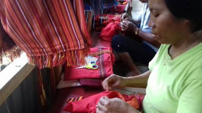 Intip Tas Khas Toraja, Dibuat Seminggu, Harga Rp 400 ribu - Tribun ...