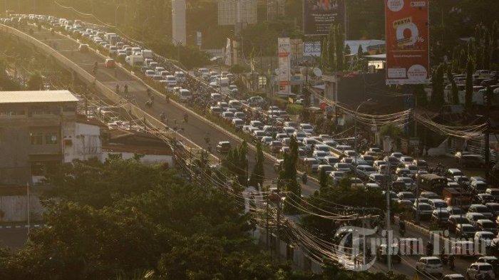 Foto-foto Macet Parah di Jalan Urip Sumoharjo Makassar Sore Hari, Diduga Akibat U-Turn - Tribun ...