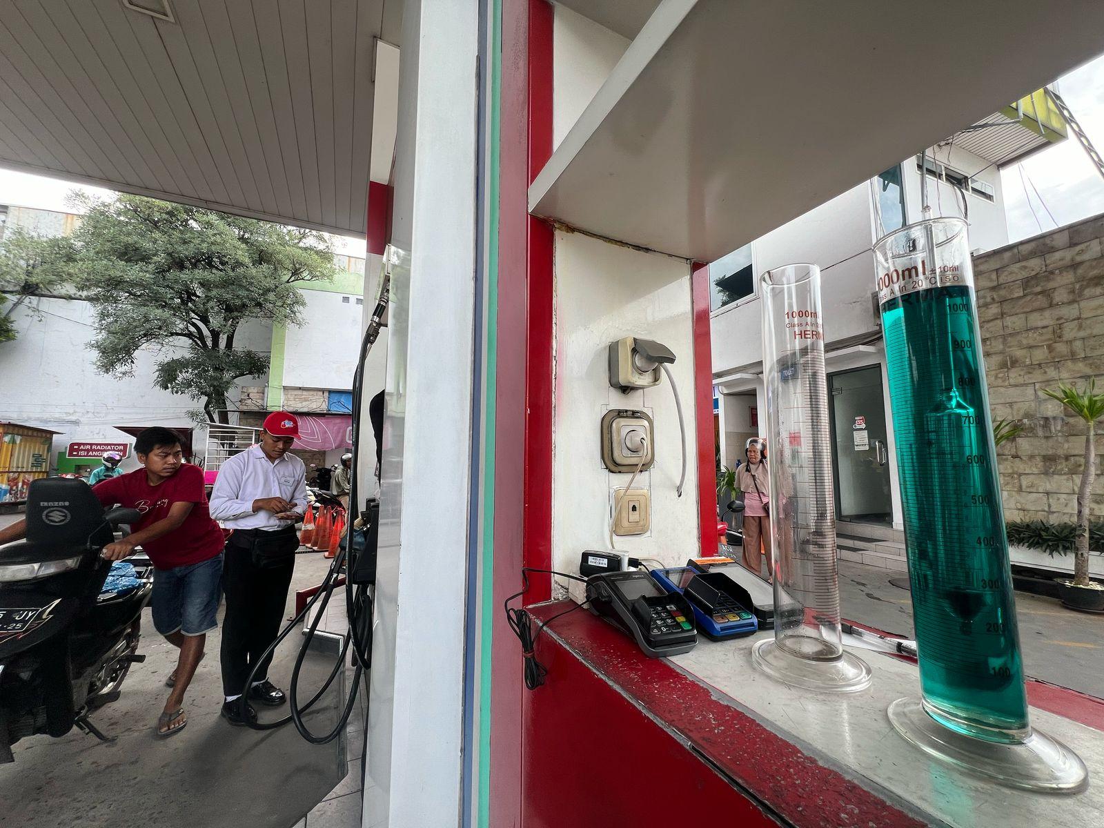 Sejak 1 Ramadan 1446 H, SPBU Makassar Wajib Pajang Botol Sampel ...