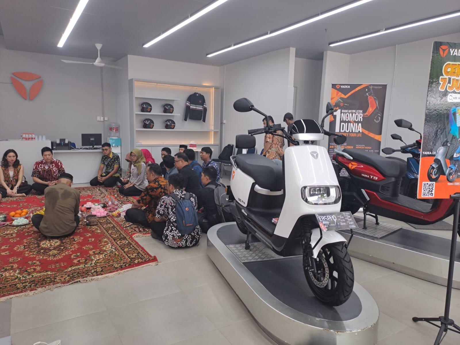 Motor Listrik Yadea Buka Showroom Kedua Makassar di Jl AP Pettarani ...