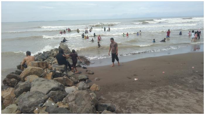 Wisata Pantai Cinta Mangindara Galesong Ramai Wisatawan Pasca Tahun ...