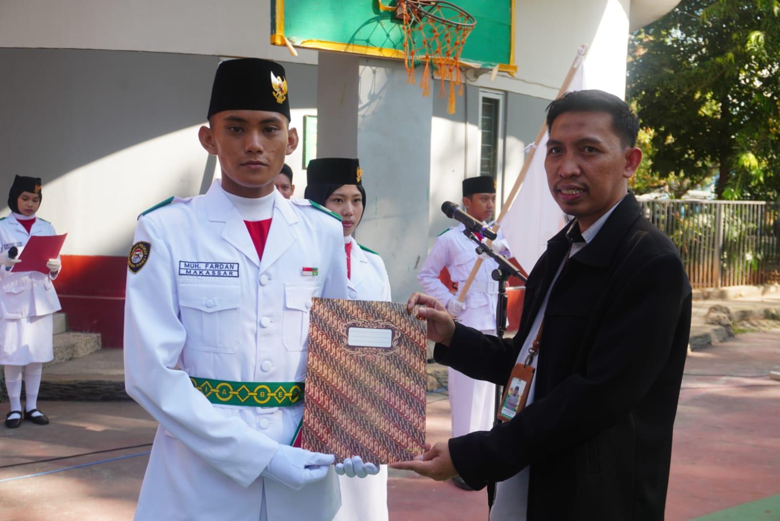 Jadi Anggota Paskibraka Makassar di HUT RI, Fardhan Dapat Penghargaan ...