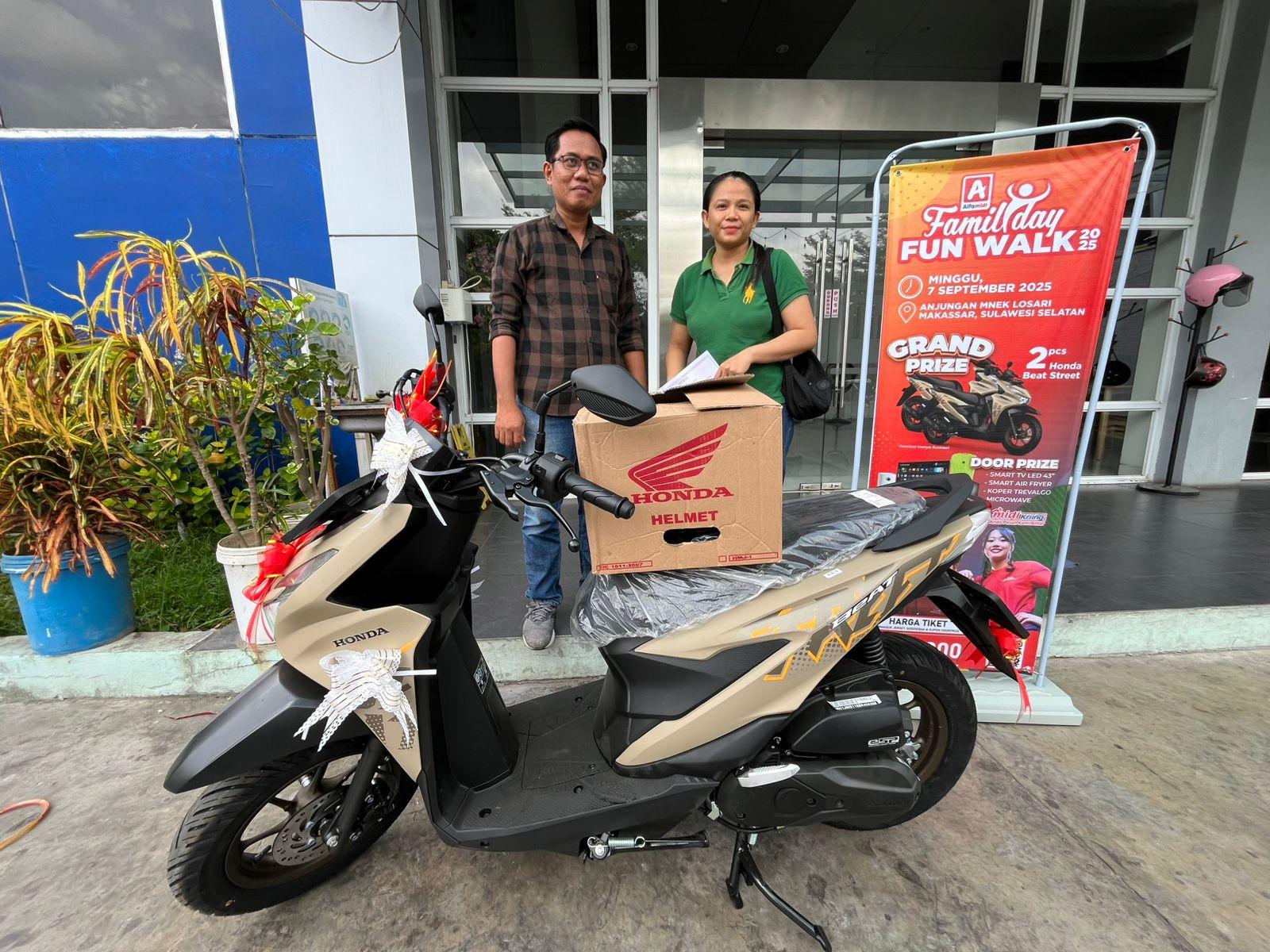 Ikut Fun Walk Alfamidi di Makassar, Sisdha Sri Rezki Bawa Pulang Grand ...