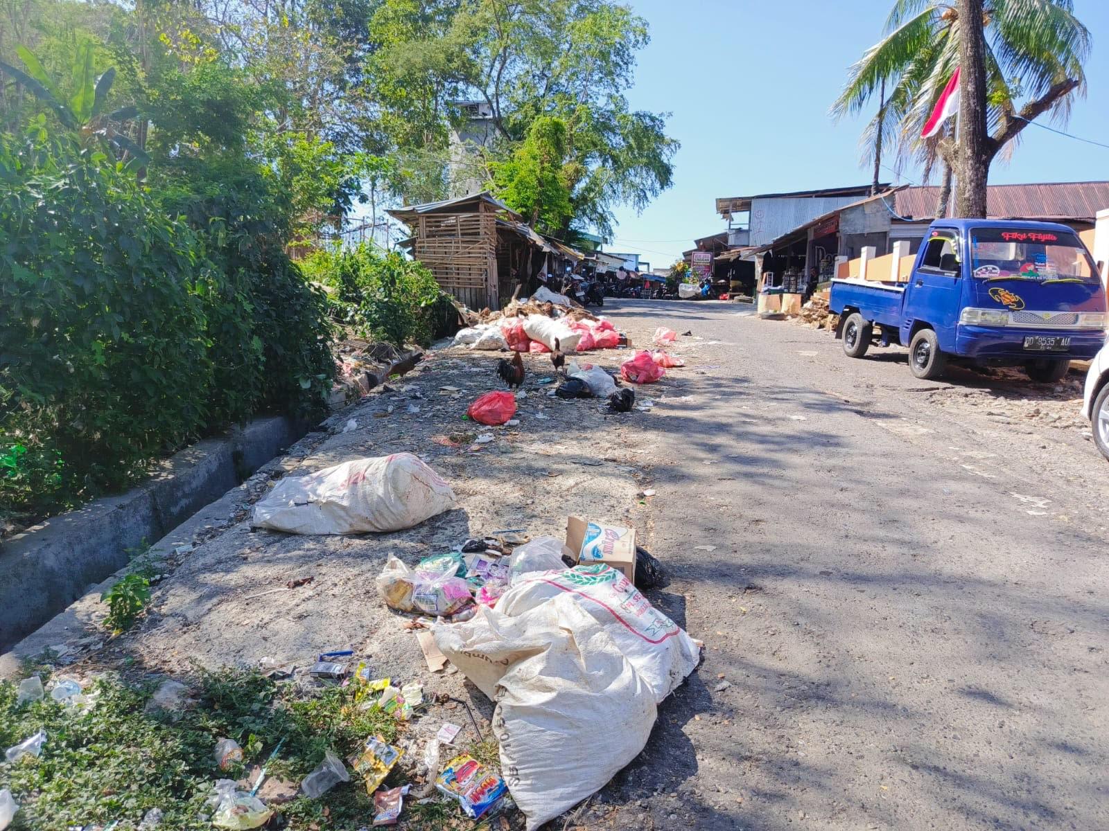 Tumpukan Sampah di Jl Masuk Pasar Sentral Sinjai Ganggu Kenyamanan Warga - Tribun-timur.com