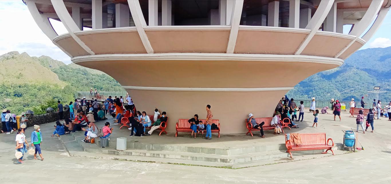 Hari Libur Waisak, Obyek Wisata Burake Tana Toraja Ramai Pengunjung ...