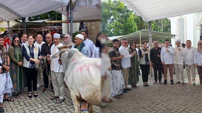 Gerindra Tomohon Serahkan Hewan Kurban ke Masjid Nurul Iman Kampung ...