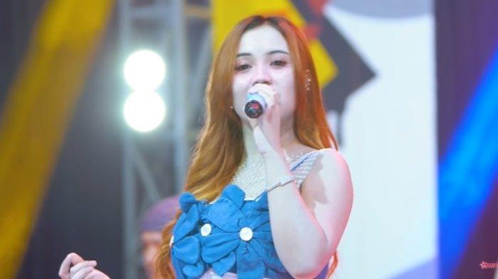 Lirik Lagu Tia Monika - Ajeng Febria - Tribunmanado.co.id