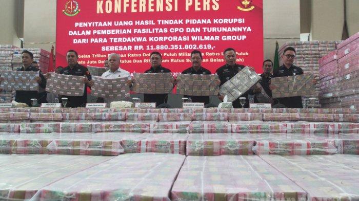 Penampakan Gunung Uang di Gedung Kejagung, Hasil Sitaan Rp 11 Triliun dari Kasus Korupsi Ekspor ...