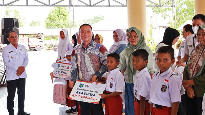 PT Conch North Sulawesi Cement Salurkan Beasiswa Pendidikan bagi 30 ...