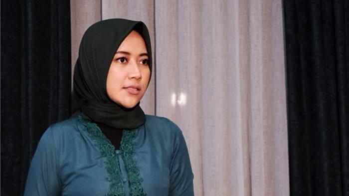 Sosok Nadia Hasna Anak Ade Yasin Bupati Bogor, Asyik Rekam Video Saat ...