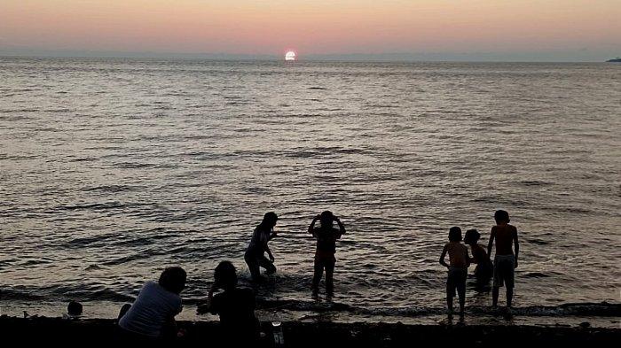 Potret Sunset di Teluk Amurang Minsel Sulawesi Utara, Tak Jauh dari ...
