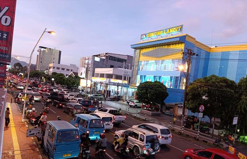 Daftar Jumlah Penduduk Sulawesi Utara Tahun 2025 Berdasarkan Kabupaten ...