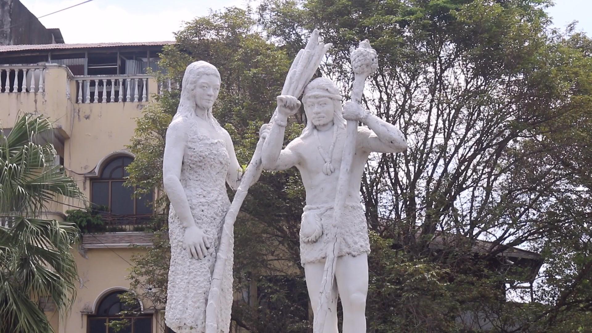 Potret Monumen Toar Lumimuut di Pertigaan Jembatan Miangas Manado ...