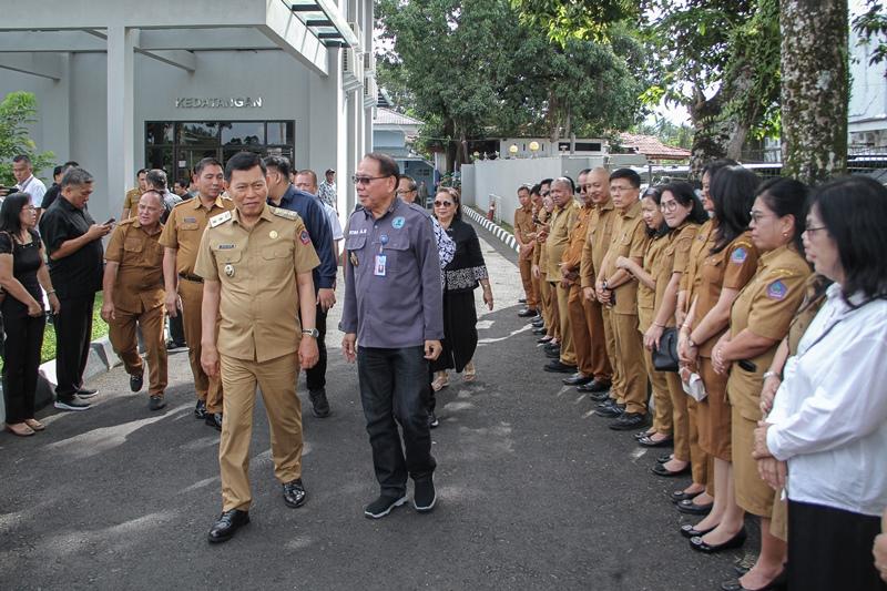 Wagub Sulut Victor Mailangkay Jemput Jenazah Putri Pahlawan Nasional ...