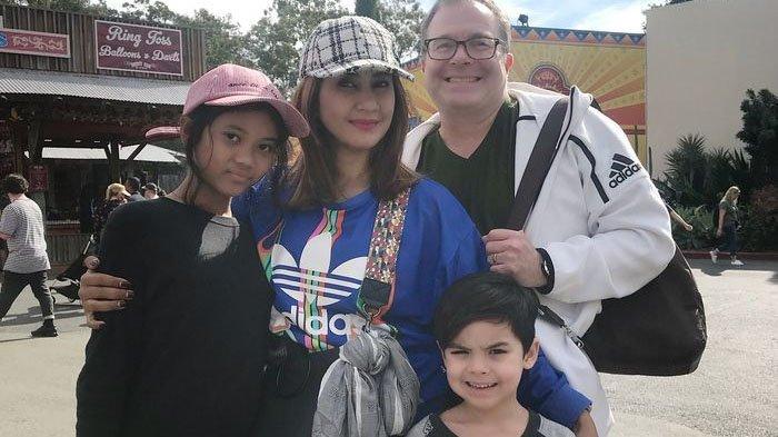 Pernah Dituduh Mantan Suami Pakai Pelet, Cut Memey Kini Bahagia setelah ...