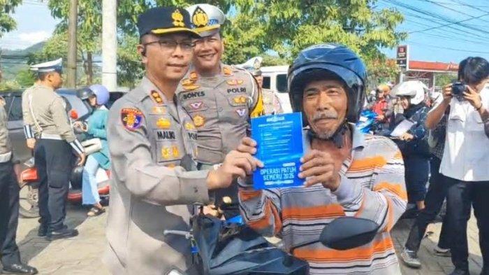 Hari Kedua Operasi Patuh Semeru 2025 di Trenggalek, Puluhan Pengendara Ditilang ...