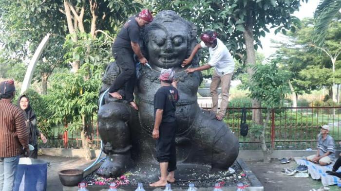 Menyaksikan Jamasan Arca Totok Kerot di Kediri yang Bukan Sekadar ...