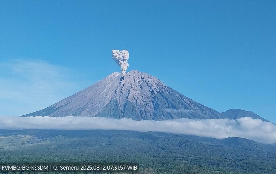 Gunung Semeru Dua Kali Erupsi Dalam Enam Jam, Lontarkan Material Vulkanik Setinggi 1 Km ...