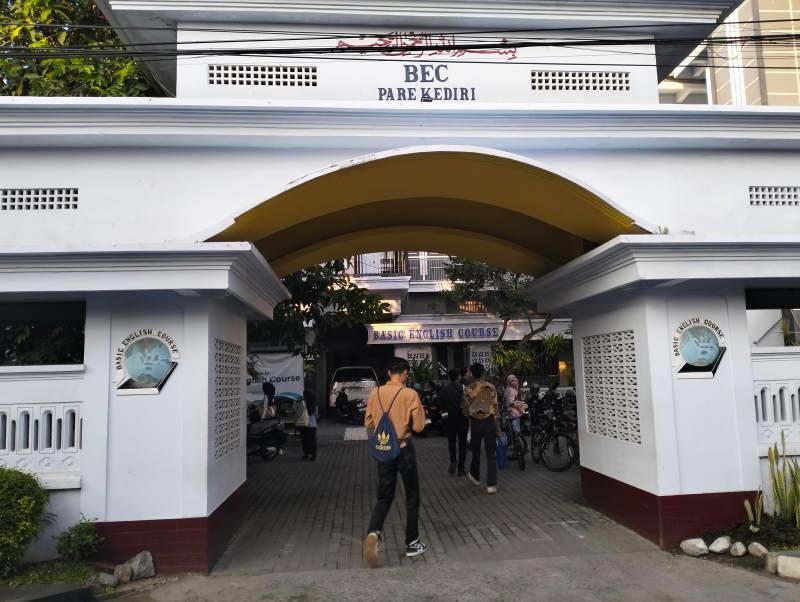 Melihat Aktivitas Pagi di BEC Kampung Inggris Pare Kediri, Nyaman dan ...