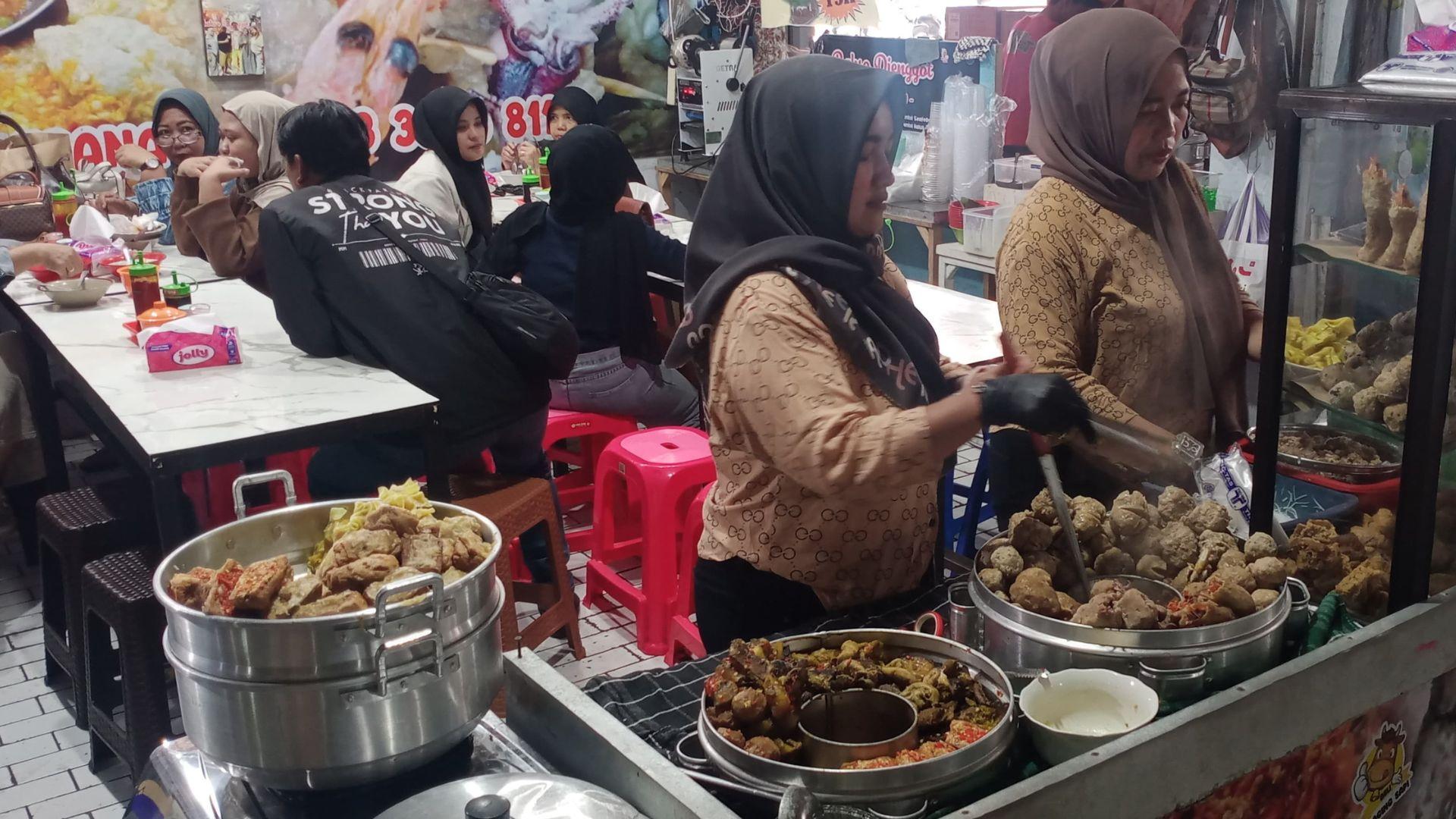 Mengenal Kuliner Unik Pentol Seafood dan Kuah Pedas, Bakso Djenggot di ...