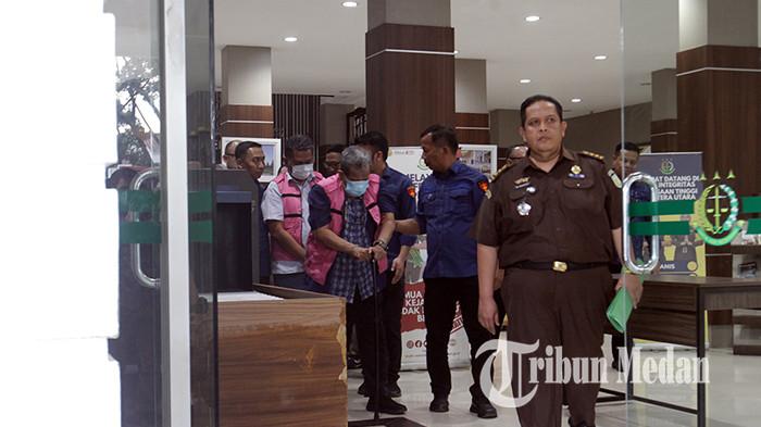 Berita Foto: Kejati Sumut Resmi Tahan Dua Orang Tersangka Kasus Dugaan Korupsi Kapal Tunda ...
