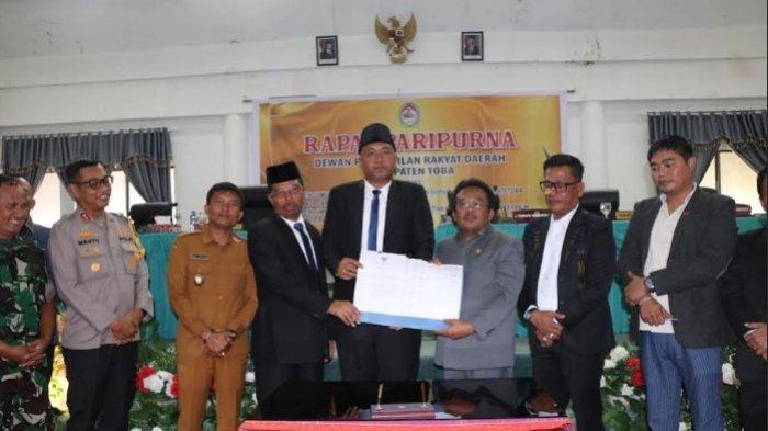 DPRD Toba Gelar Rapat Paripurna soal Usulan Pemberhentian Kepala Daerah yang Lama - Tribun-medan.com