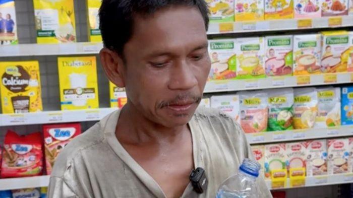 Di Balik Keringat dan Kardus: Ada Bapak yang Menyimpan Surga dalam ...