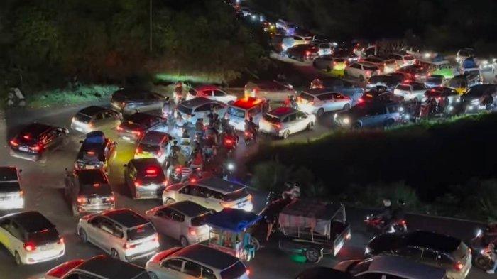 Jalur Lalulintas Medan-Berastagi Macet Total Hingga Malam, Ini Penyebabnya - Tribun-medan.com