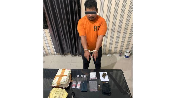 Coba Tabrak Mobil Saat Ditangkap, Pengedar Narkoba di Karo Kedapatan Simpan Sabu dan Ganja ...