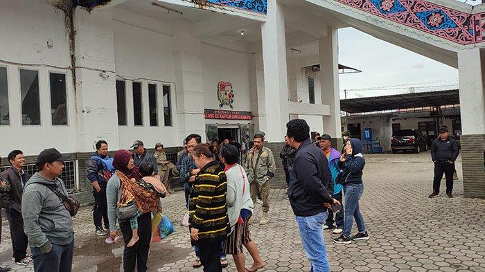 Pedagang Pasar Bunga Berastagi Datangi DPRD Karo, Mau Mengadukan ...