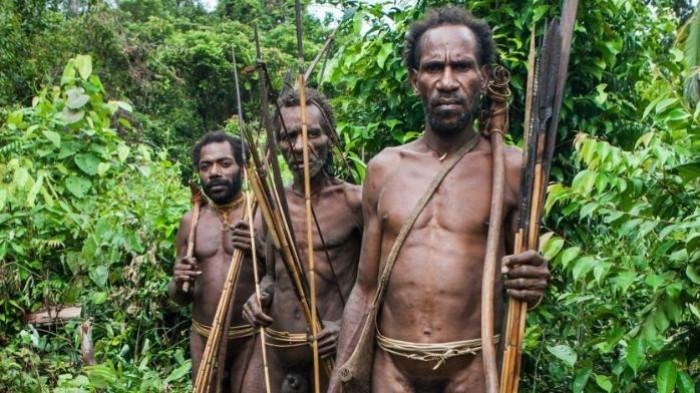 Deretan Suku Terisolasi di Indonesia yang Menolak Modernitas, Ada yang Dikenal Sebagai Kanibal ...