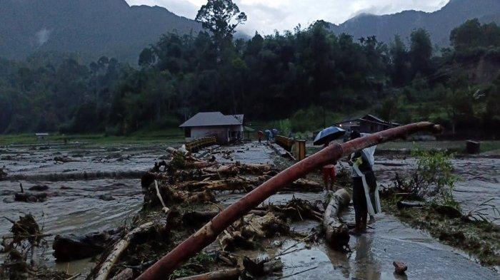 Banjir Bandang di Desa Sionom Hudon Julu, Parlilitan, Humbahas, Persawahan Berubah Jadi Sungai ...