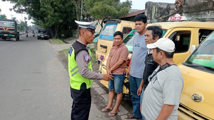 Polantas Menyapa, Supir Angkot di Belawan Dapat Edukasi Keselamatan ...