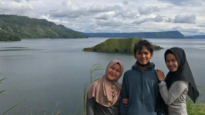 Bukit Sipolha, Lokasi Terbaik untuk Berfoto Dengan Pemandangan Danau ...